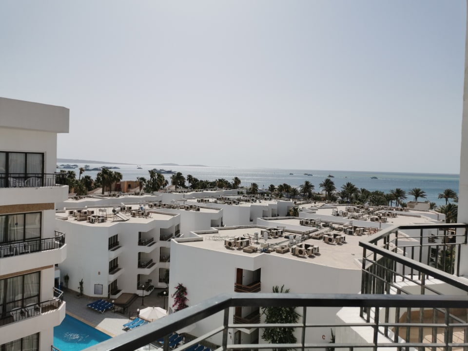 "Ausblick auf den Pool " Marlin Inn Azur Resort (Hurghada ...