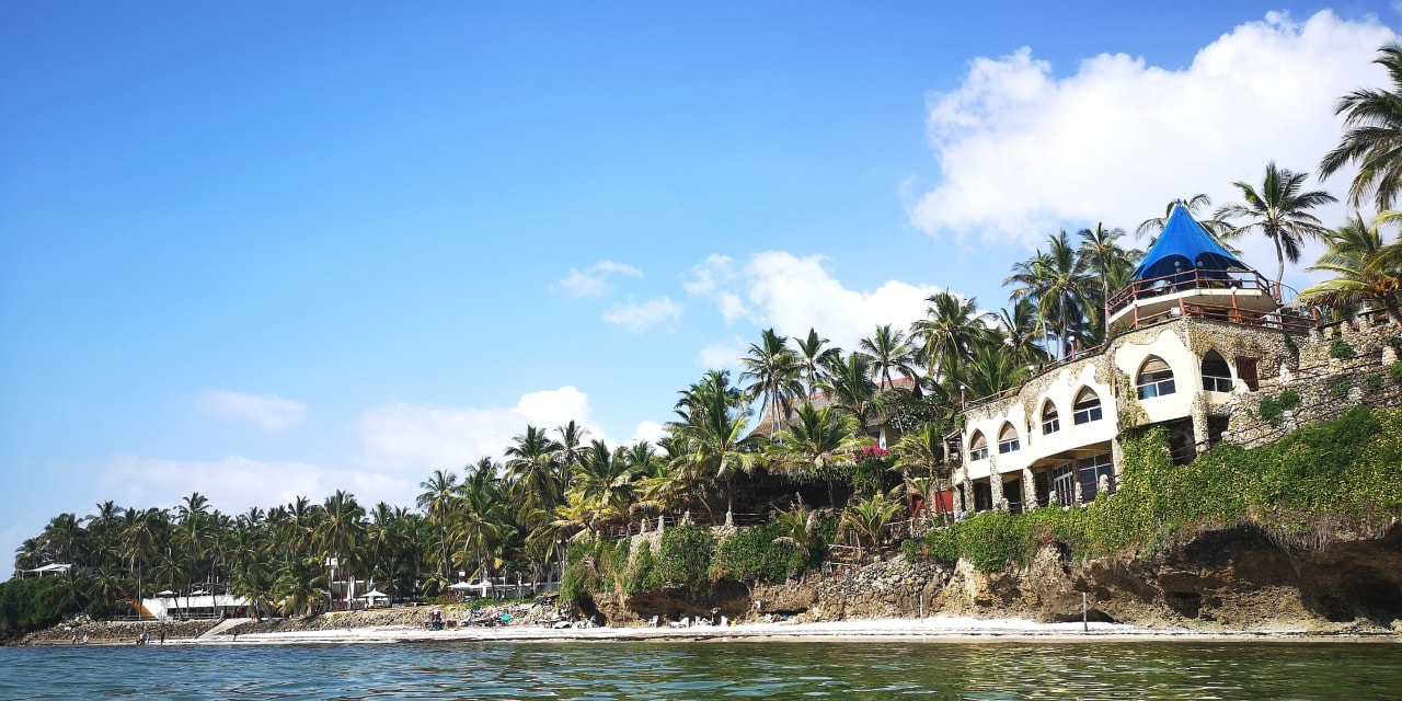"Seeigel" Bahari Beach Hotel (Mombasa) • HolidayCheck (Provinz Coast ...