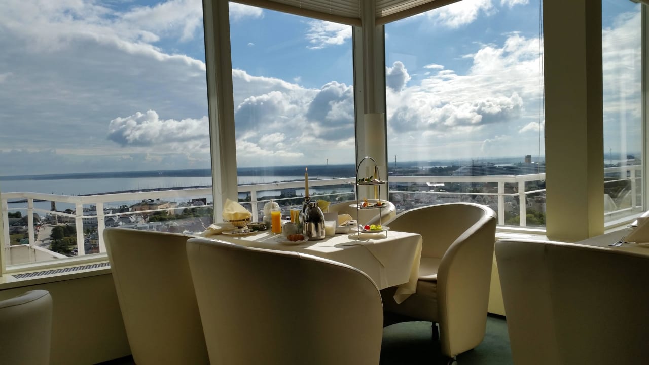 "Frühstück in der Skybar" Hotel Neptun (Rostock-Warnemünde ...