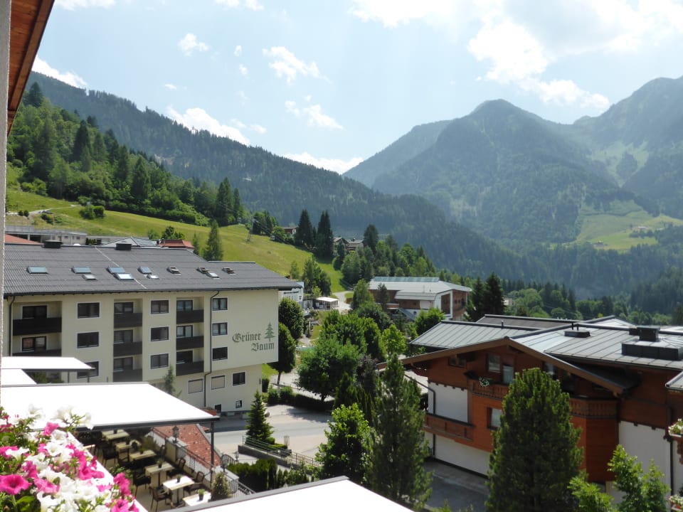 "Blick vom Balkon" Aktivhotel Alpendorf (St. Johann im Pongau ...