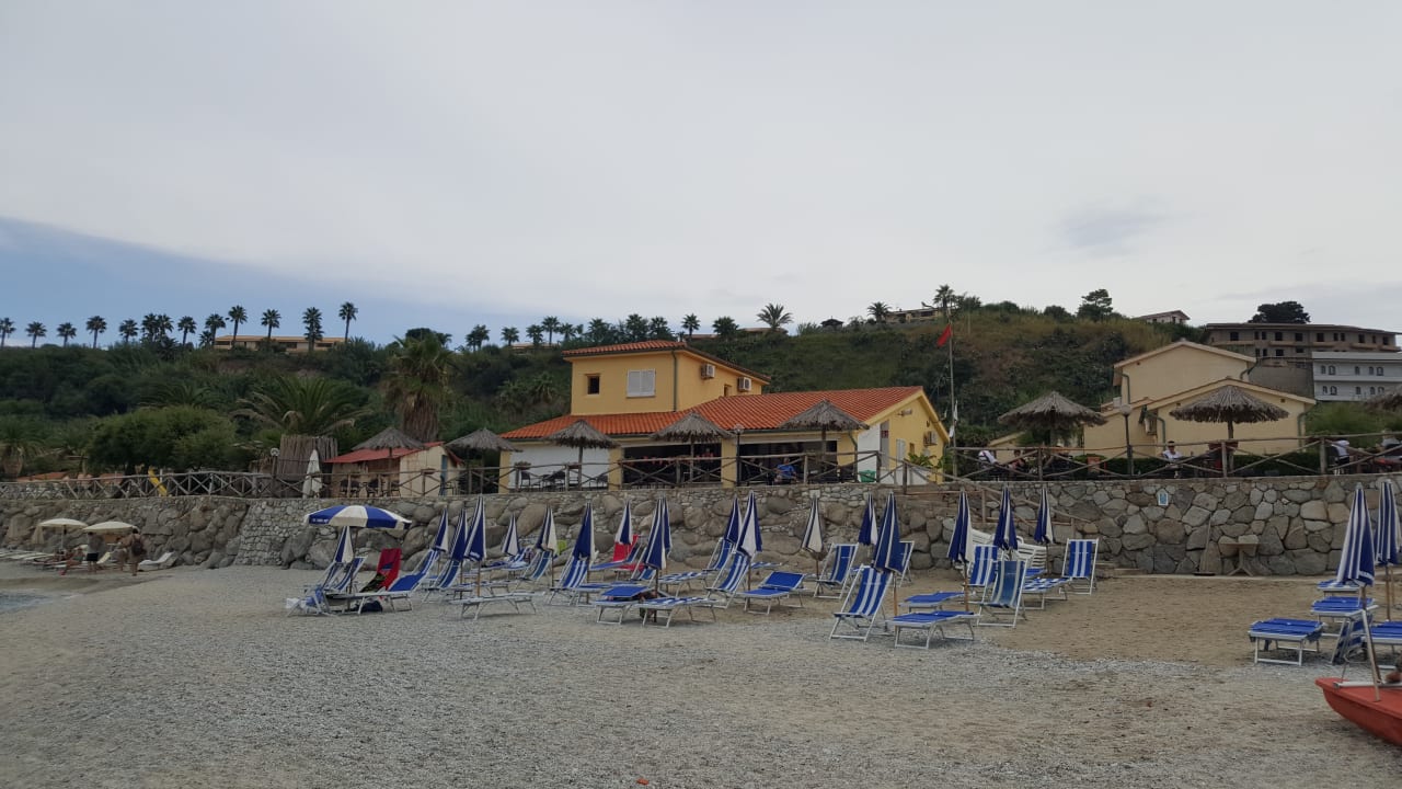 "Strandbar vom Meer aus ge..." Hotel Club Torre Marino (Ricadi ...