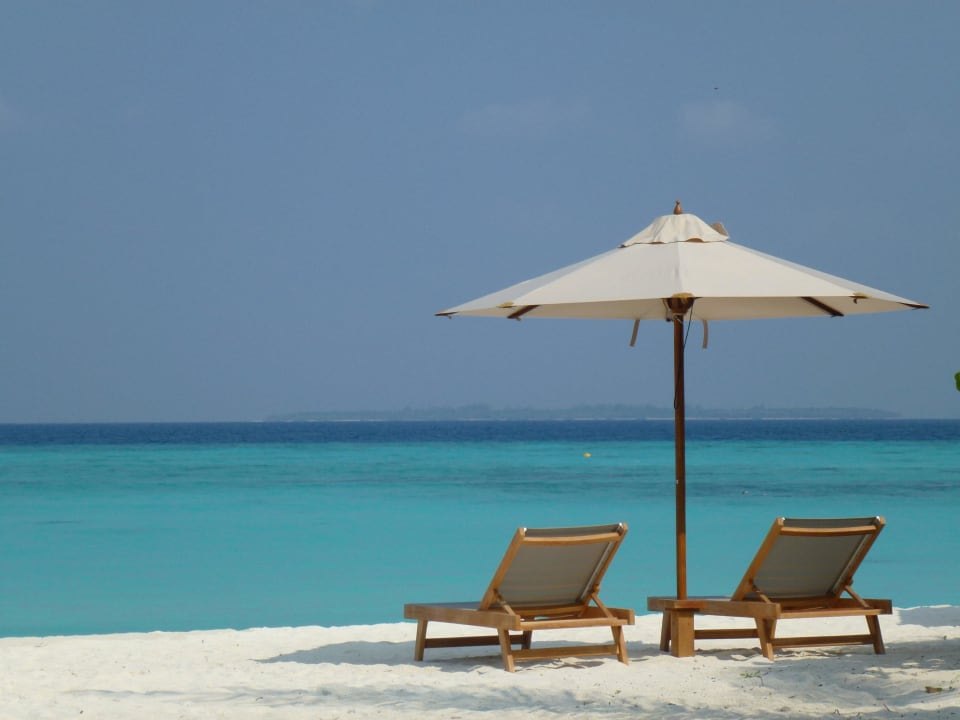 "Liegen am Strand" The Barefoot Eco Hotel (Hanimaadhoo) • HolidayCheck ...