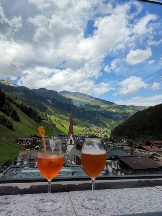 "Pool" Aktiv- & Wellnesshotel Bergfried (Tux/Zillertal) • HolidayCheck ...