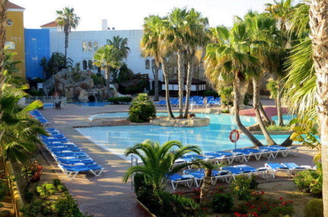 "Der Poolbereich, von eine..." Playaballena Hotel (Costa Ballena ...