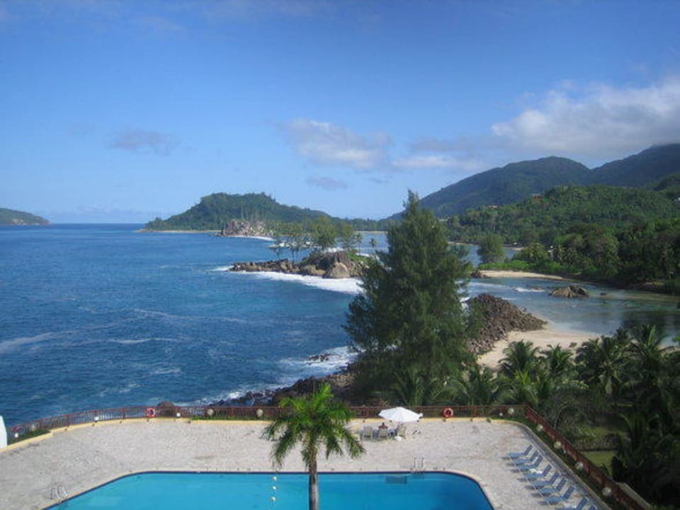 "Balkonausblick" Hotel Berjaya Mahe Beach Resort (Port Glaud ...