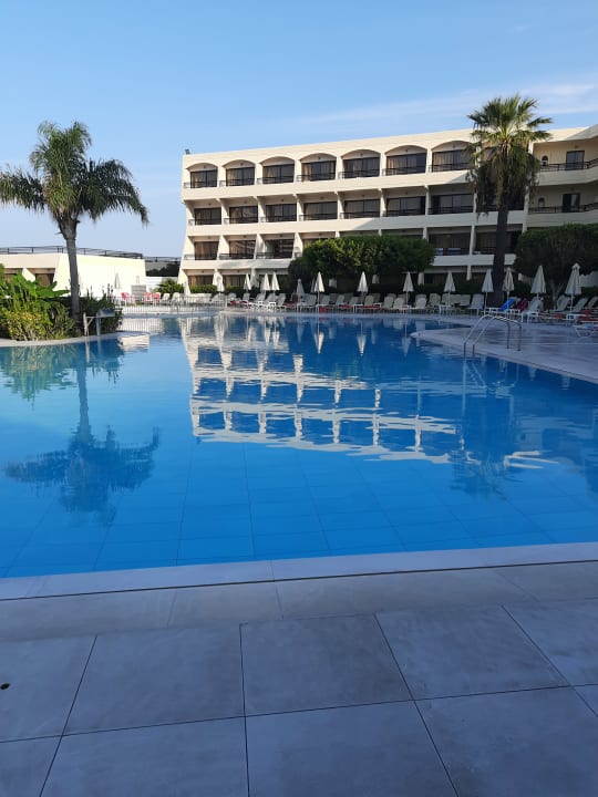 "Strand, sehr sauberes Was..." Sol by Meliá Cosmopolitan (Ixia ...