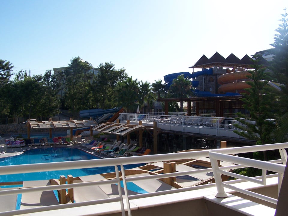 "Der hohe Rutschenturm ist..." Club Mermaid Village (Avsallar ...
