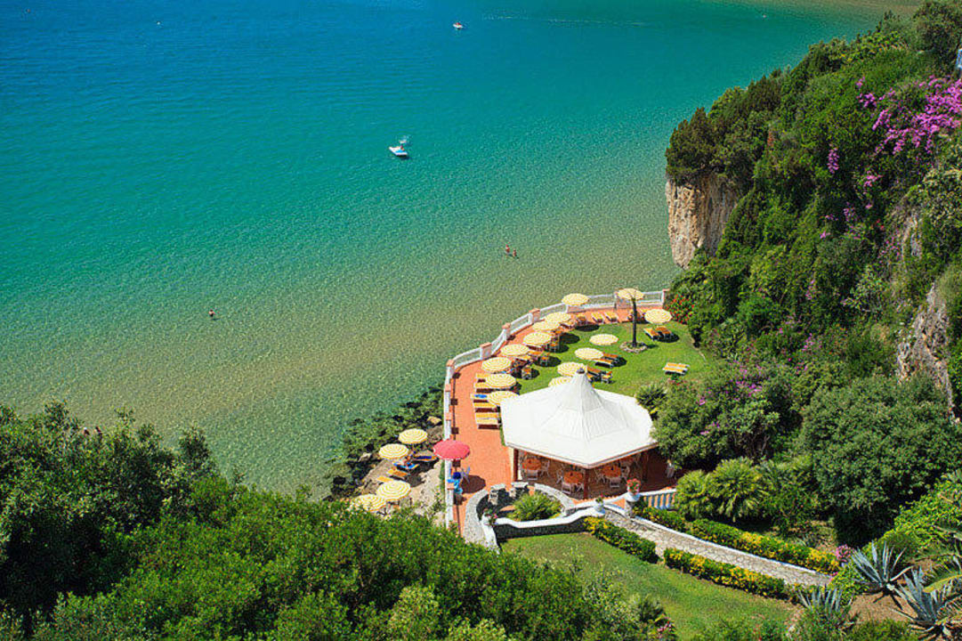 "Il solarium in prato verd..." Grand Hotel Le Rocce (Gaeta ...