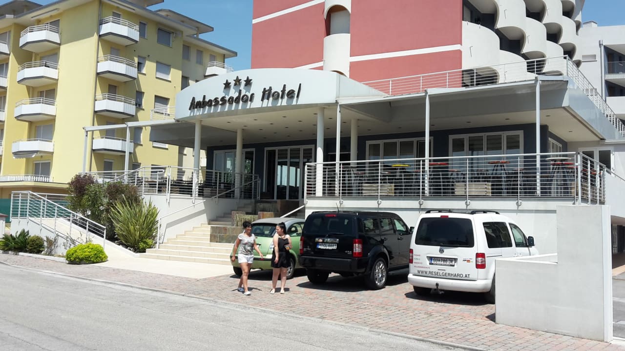 "Eingang " Hotel Ambassador (Caorle) • HolidayCheck (Venetien | Italien)