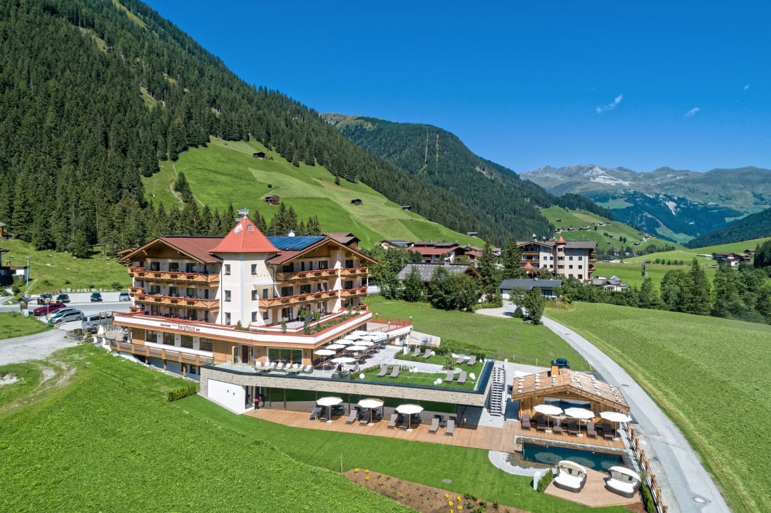 "Außenansicht" Alpinhotel Berghaus (Hintertux/Zillertal) • HolidayCheck ...