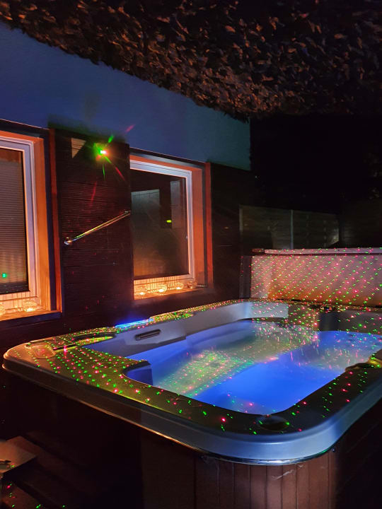 "Whirlpool außen" Bubble-Hotel Deutschland (Orlenbach) • HolidayCheck ...