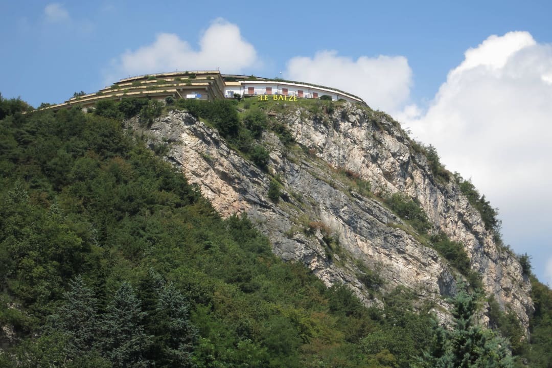 "Le Balze vom See aus (auf..." Hotel Le Balze Aktiv & Wellness ...