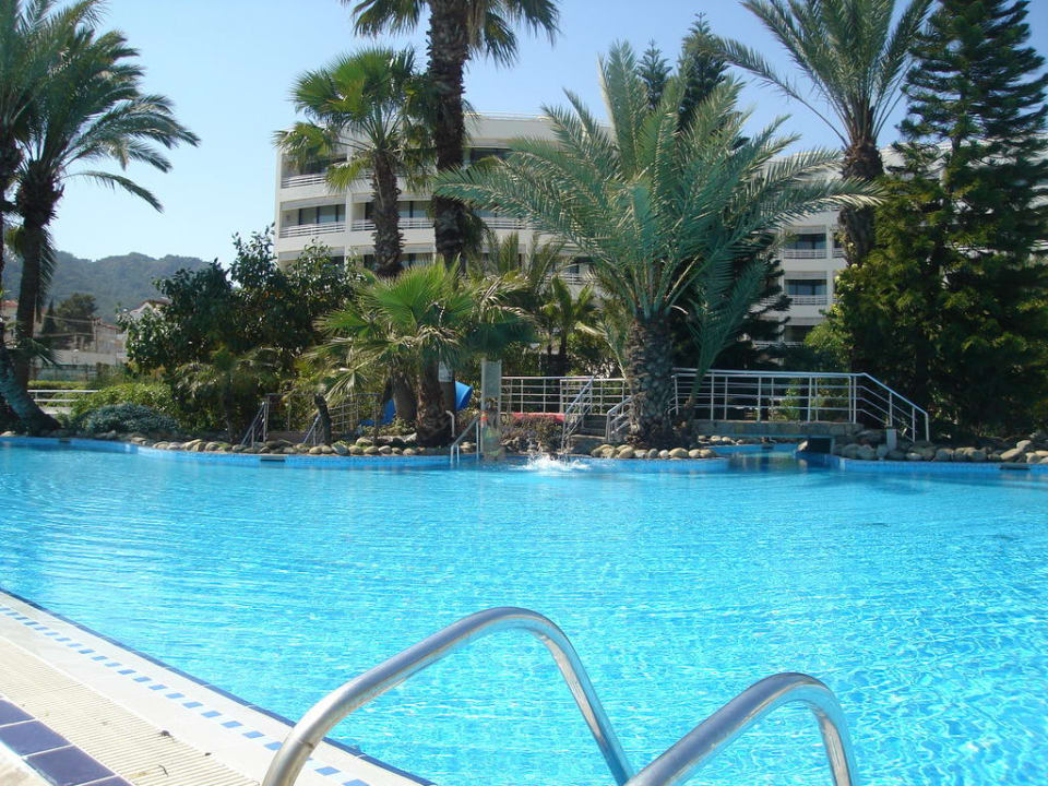 "Piękna zielen przy baseni..." TUI BLUE Grand Azur (Marmaris ...