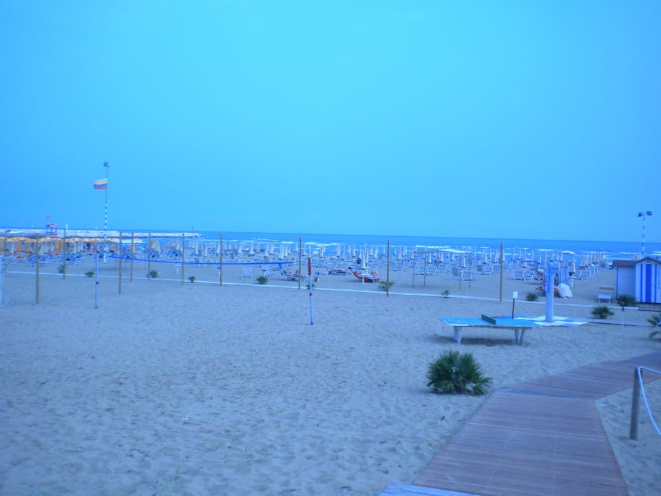 "Blick vom Steg Richtung M..." Hotel Ambassador (Caorle) • HolidayCheck ...