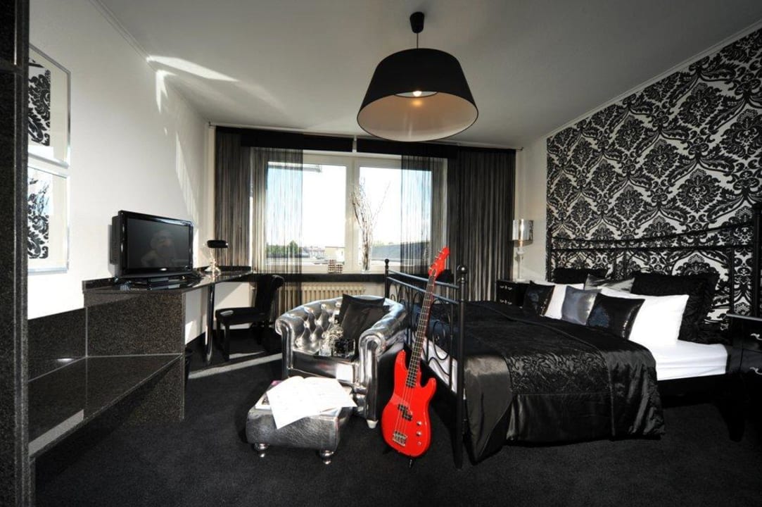 "Themenzimmer "Punk"" Hotel Friends Düsseldorf Downtown (Düsseldorf ...