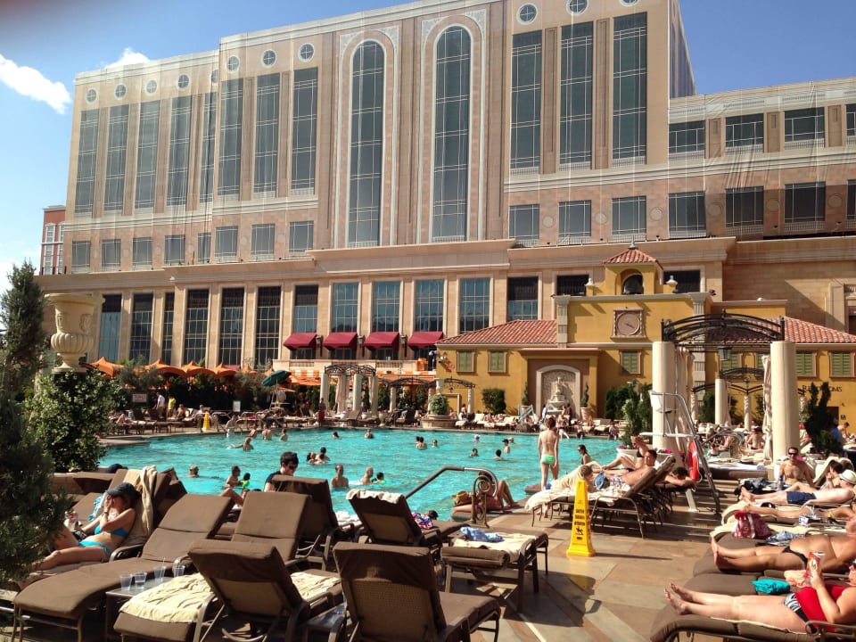 "Pool area" The Venetian Resort & Casino (Las Vegas) • HolidayCheck ...