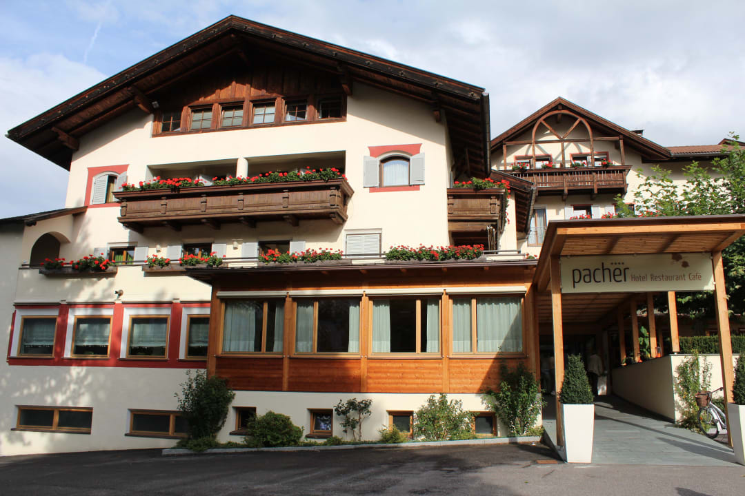 "Gedeckter und behinderten..." Hotel Pacher (Vahrn) • HolidayCheck ...