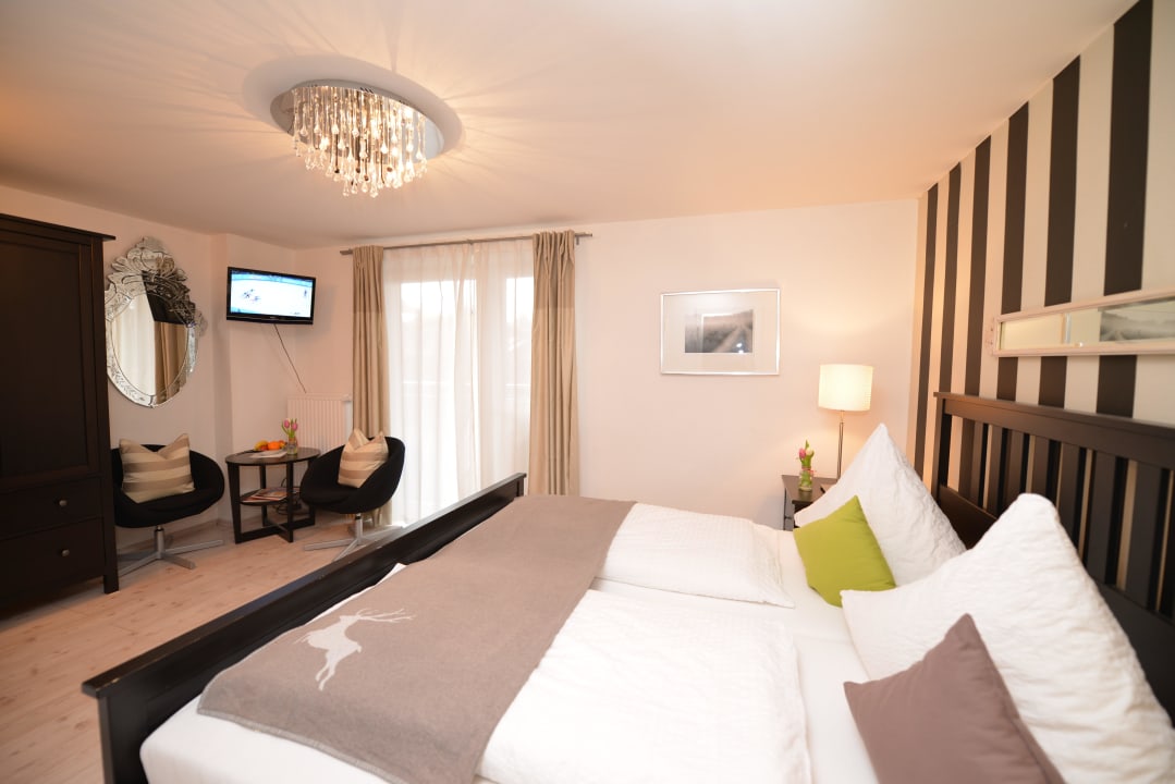 "Doppelzimmer" Pension Christel (Oberstdorf) • HolidayCheck (Bayern ...