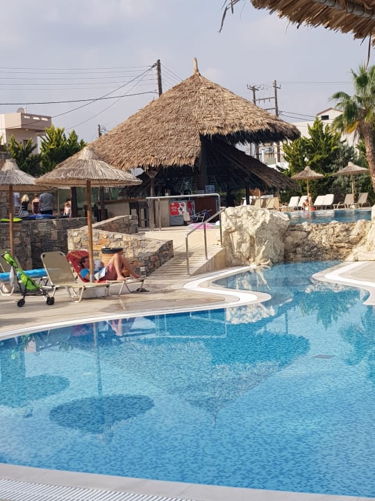 "Pool am Morgen 😃👍🌞" Hotel Aphrodite Beach Club (Kato Gouves ...