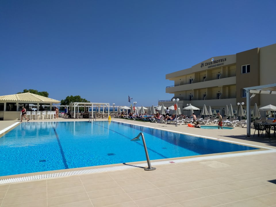 "Pool" Neptuno Beach (Amoudara) • HolidayCheck (Kreta | Griechenland)