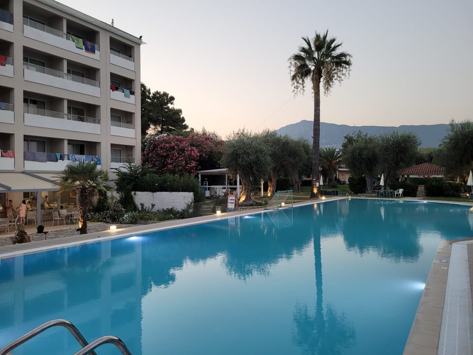"Pool" Elea Beach Hotel (Dassia) • HolidayCheck (Korfu | Griechenland)