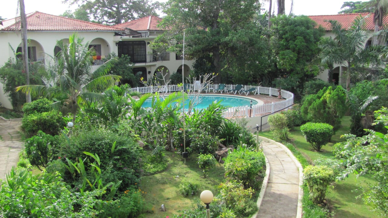 "Kleiner Pool" Charela Inn Hotel (Negril) • HolidayCheck (Cornwall ...