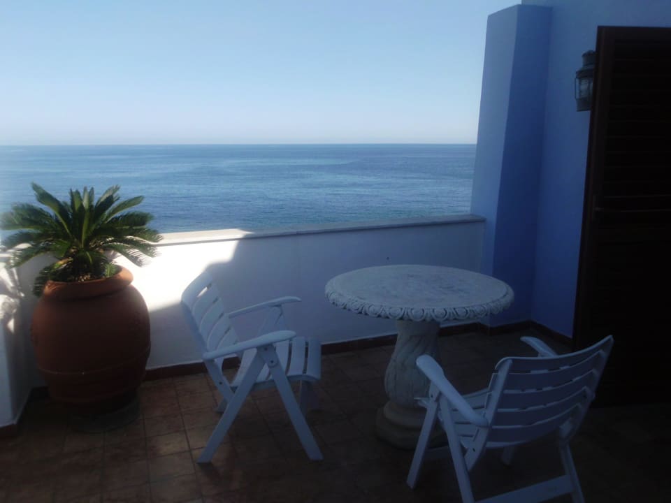 "Balkon, groß und möbliert" Hotel Arathena Rocks (Giardini Naxos ...