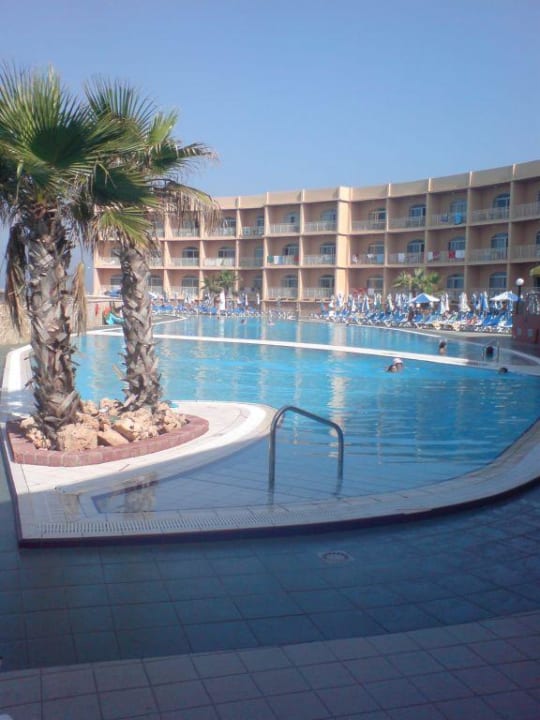 "Blick auf den Pool" Paradise Bay Resort Hotel (Mellieha ...