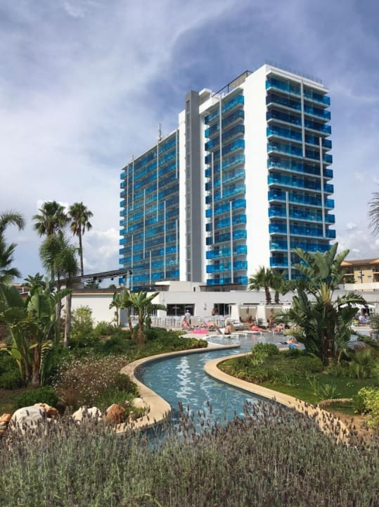 "Magnifique hôtel entourée..." BG Tonga Tower Design Hotel & Suites ...