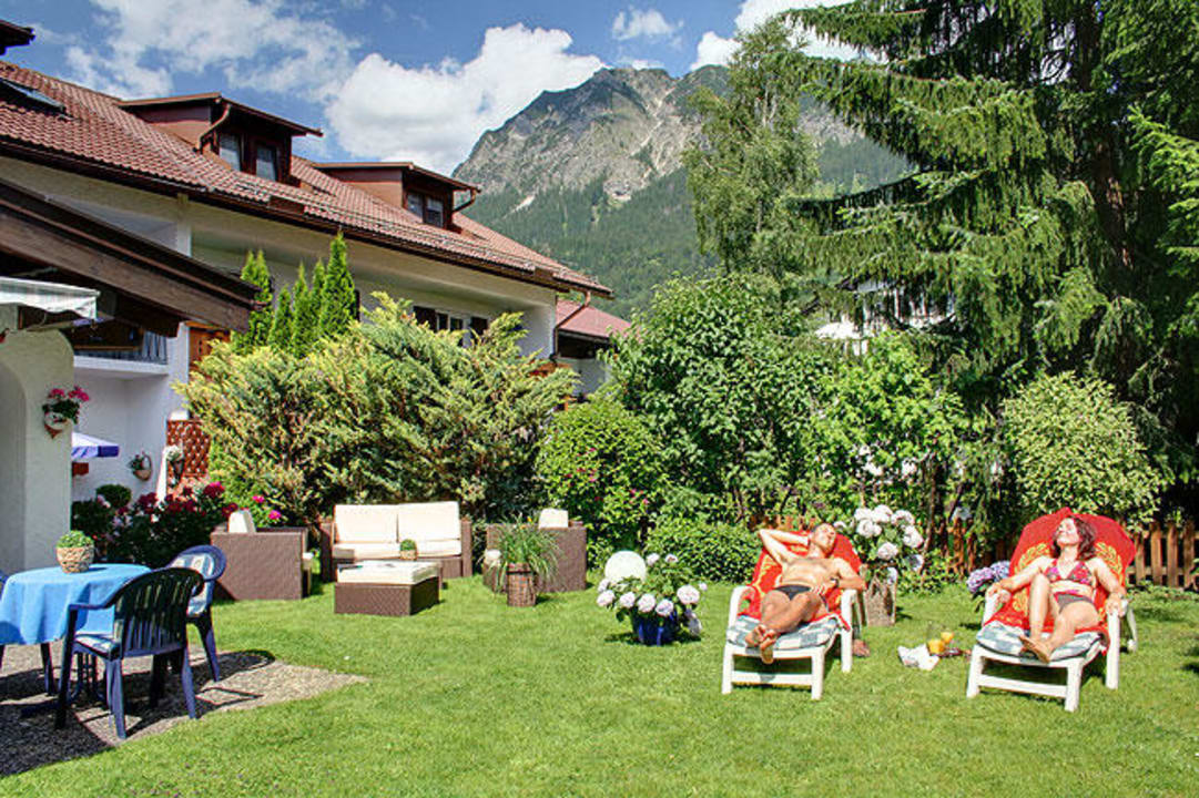 "Liegewiese" Pension Christel (Oberstdorf) • HolidayCheck (Bayern ...