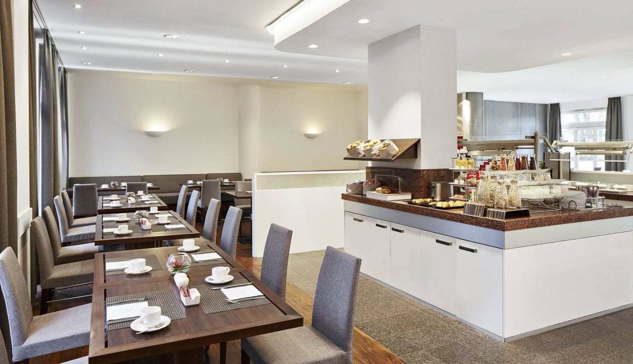 "Buffet Breakfast" NH Collection Hamburg City (Hamburg) • HolidayCheck ...