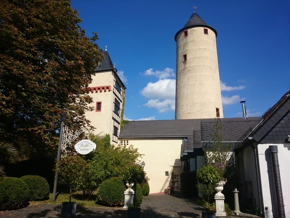 "Außenansicht mit Blick au..." STROMBURG Hotel-Restaurant-Events ...