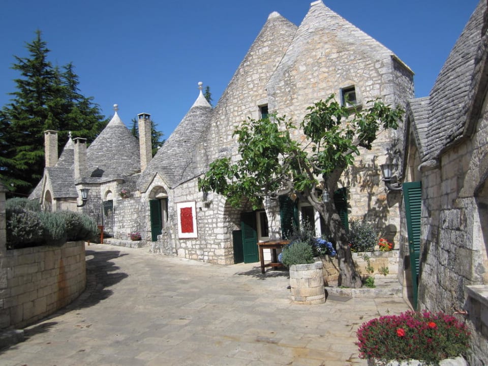 "Trulli Restaurant" Tenuta Monacelle (Selva di Fasano) • HolidayCheck ...