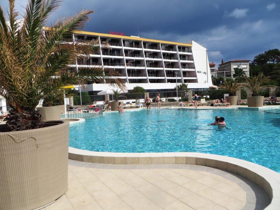 "Pool Hotel Padova Insel R..." Valamar Padova Hotel (Banjol ...