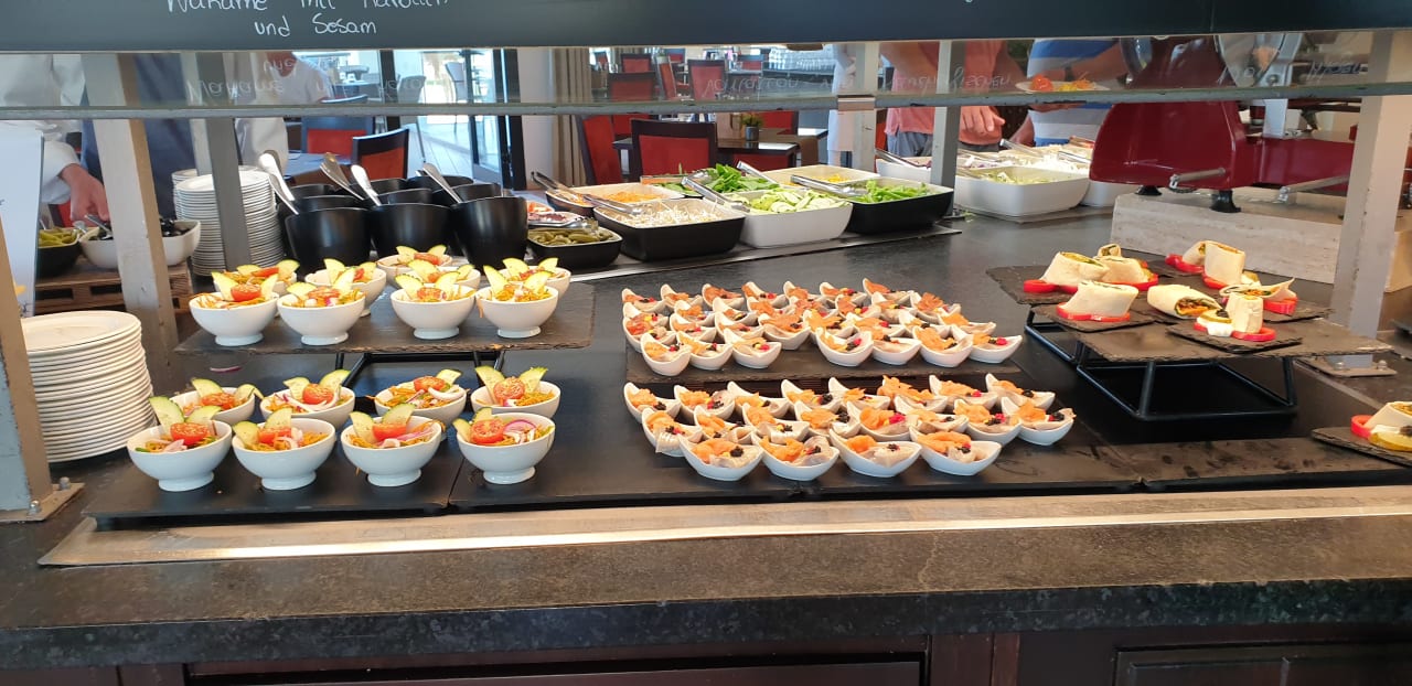 "Halb neun, es gibt noch L..." allsun Hotel Bahia del Este (Cala Millor ...