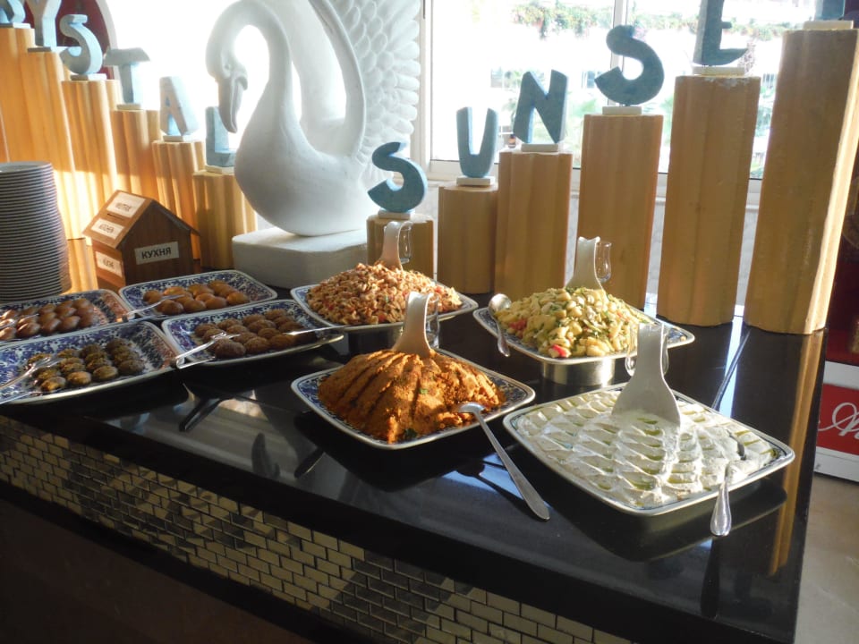 "Ein kleiner Teil des Buff..." Crystal Sunset Luxury Resort & Spa Hotel ...