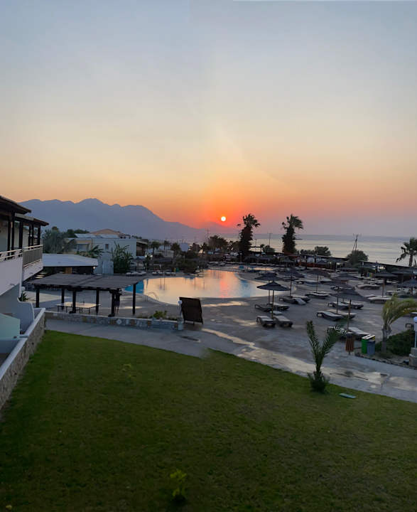 "Blick vom Zimmer auf den ..." Grand Blue Beach Hotel (Kardamena ...