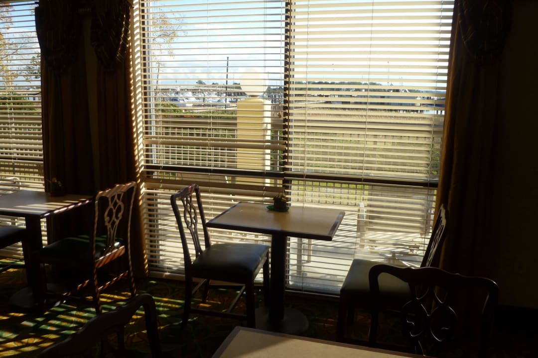 "Blick über die Terrasse a..." Hotel Hampton Inn Georgetown Marina ...