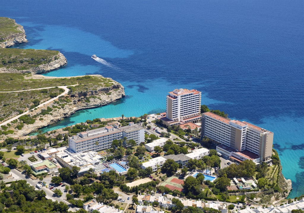 "Außenansicht" Alua Calas de Mallorca Resort (Cales de Mallorca / Calas ...