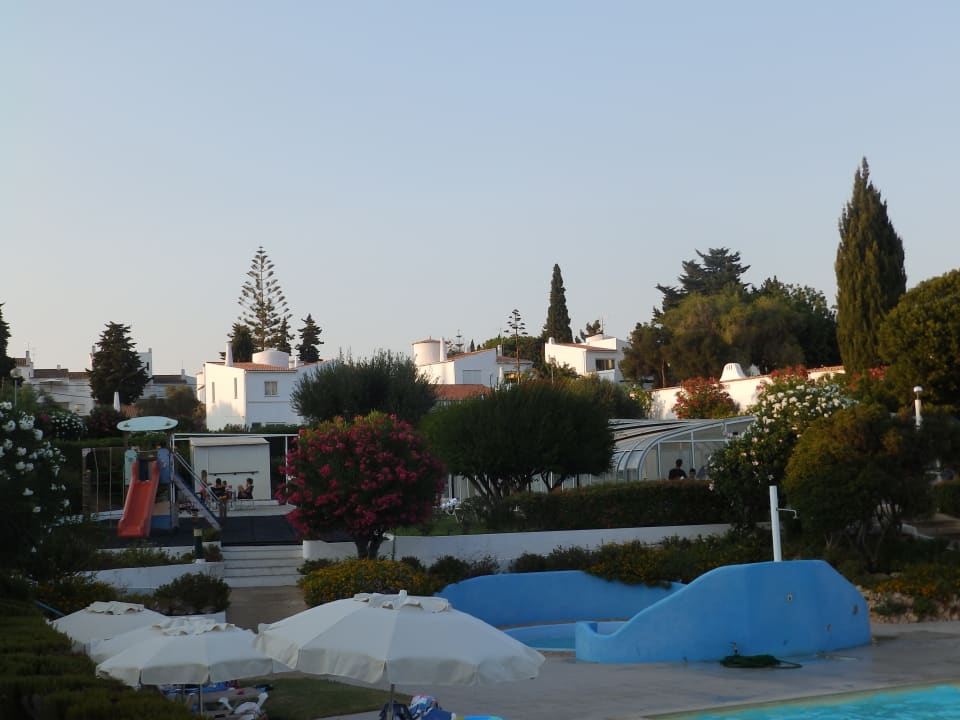 "Blick vom Pool auf die An..." Hotel Vila Senhora da Rocha ...