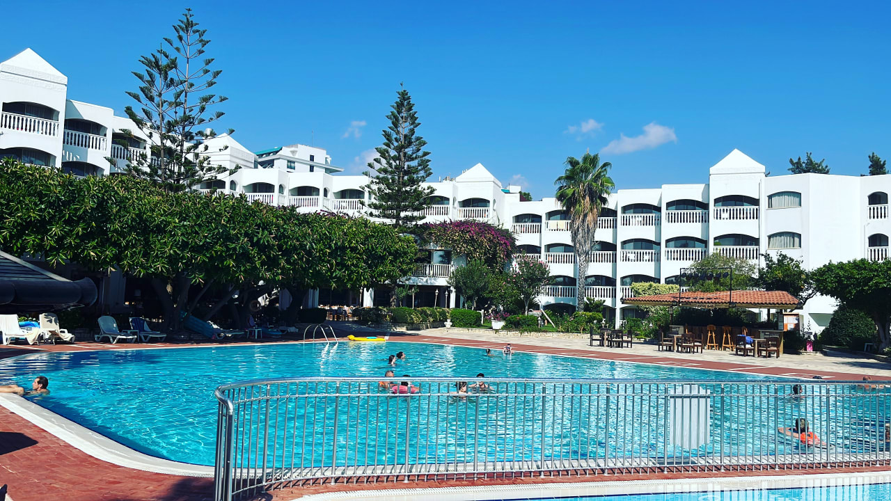 "Der Blick aufs Hotel vom ..." Hotel Defne Ana (Side) • HolidayCheck ...