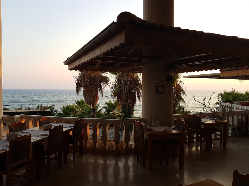 "Sitzplätze Restaurant Auß..." Hotel Defne Dream (Colakli ...