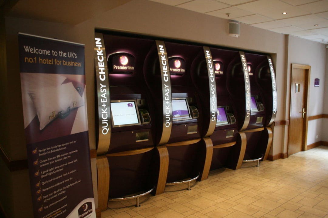 "Anstatt einer Rezeption g..." Hotel Premier Inn London County Hall ...