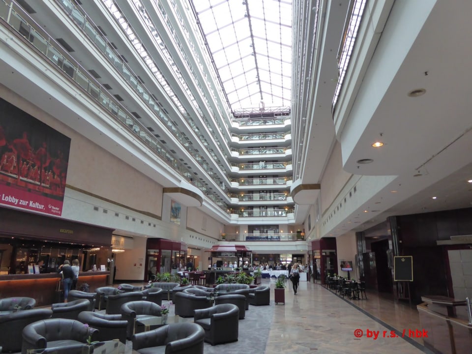 "das Atrium mit Lobby/ Rez..." Maritim Hotel Magdeburg (Magdeburg ...