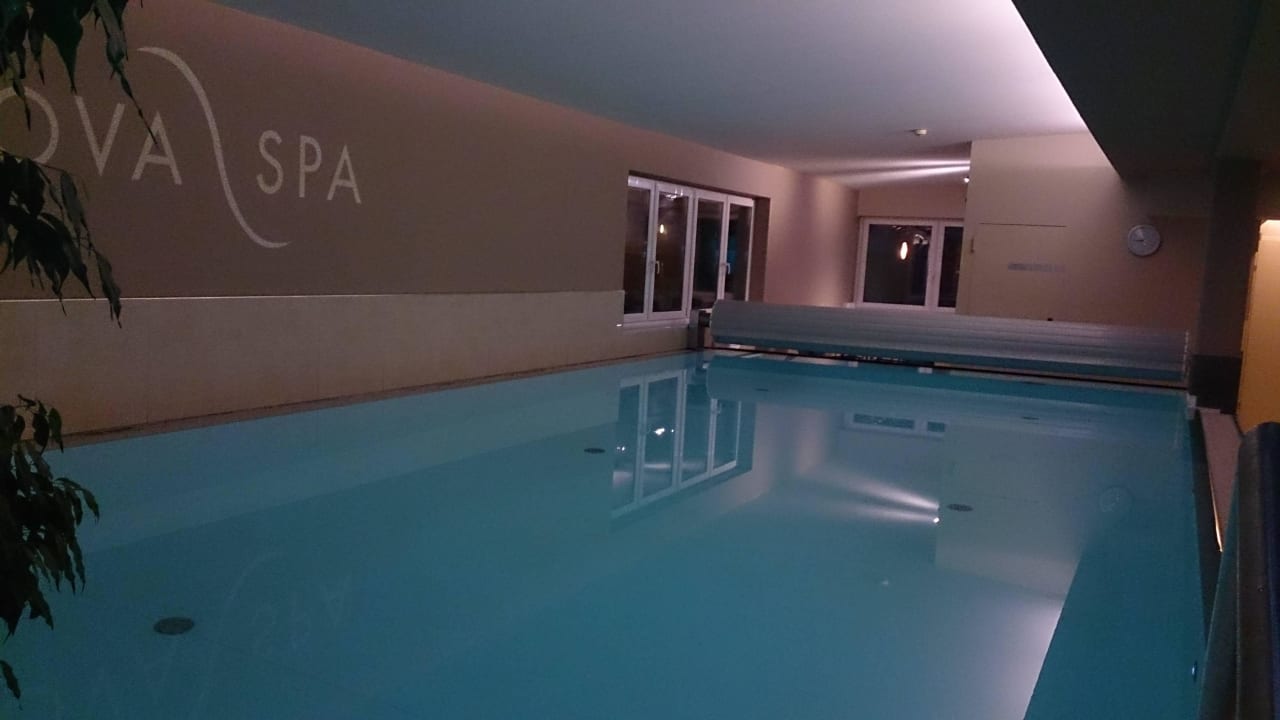 "Novaspa Pool" NOVAPARK Flugzeughotel Graz (Graz) • HolidayCheck ...