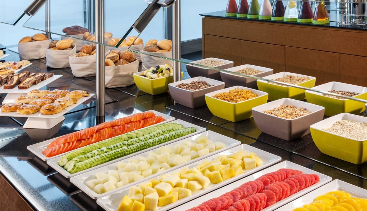 "Buffet Breakfast" Hotel NH Düsseldorf City Nord (Düsseldorf ...