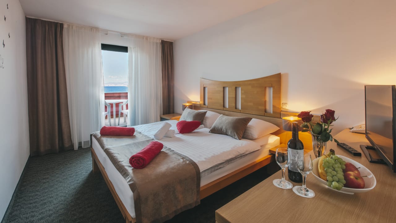 "Zimmer" Veya Maradiso Hotel by Aminess (Njivice) • HolidayCheck ...