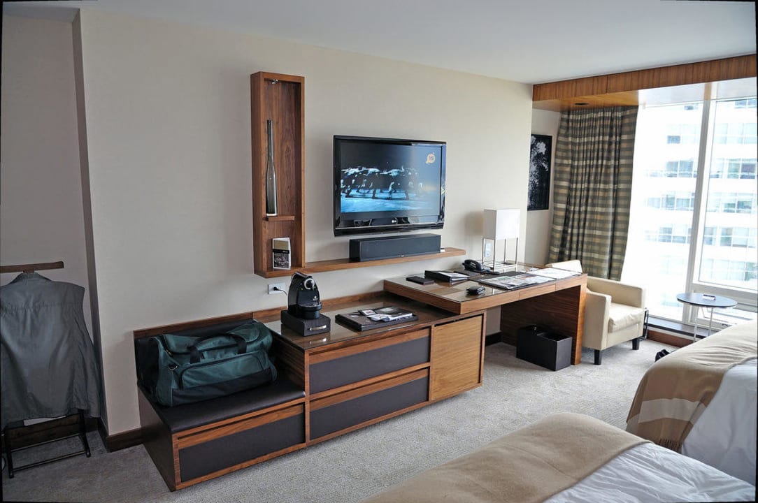 "Deluxe Harbour View Room " Hotel Fairmont Pacific Rim (Vancouver ...