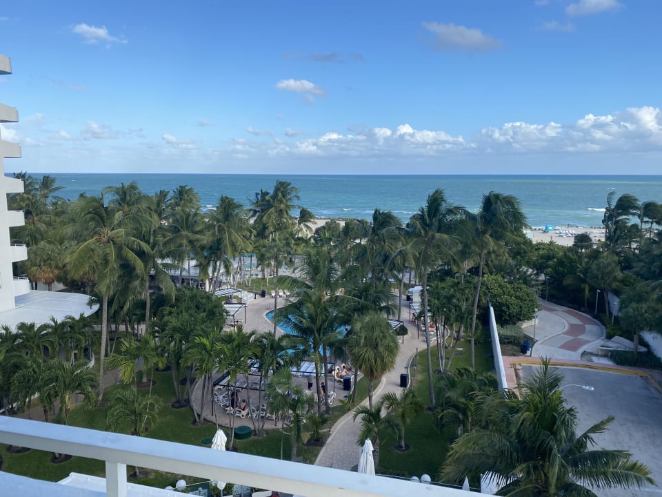 "Pool" Hotel Riu Plaza Miami Beach (Miami Beach) • HolidayCheck ...