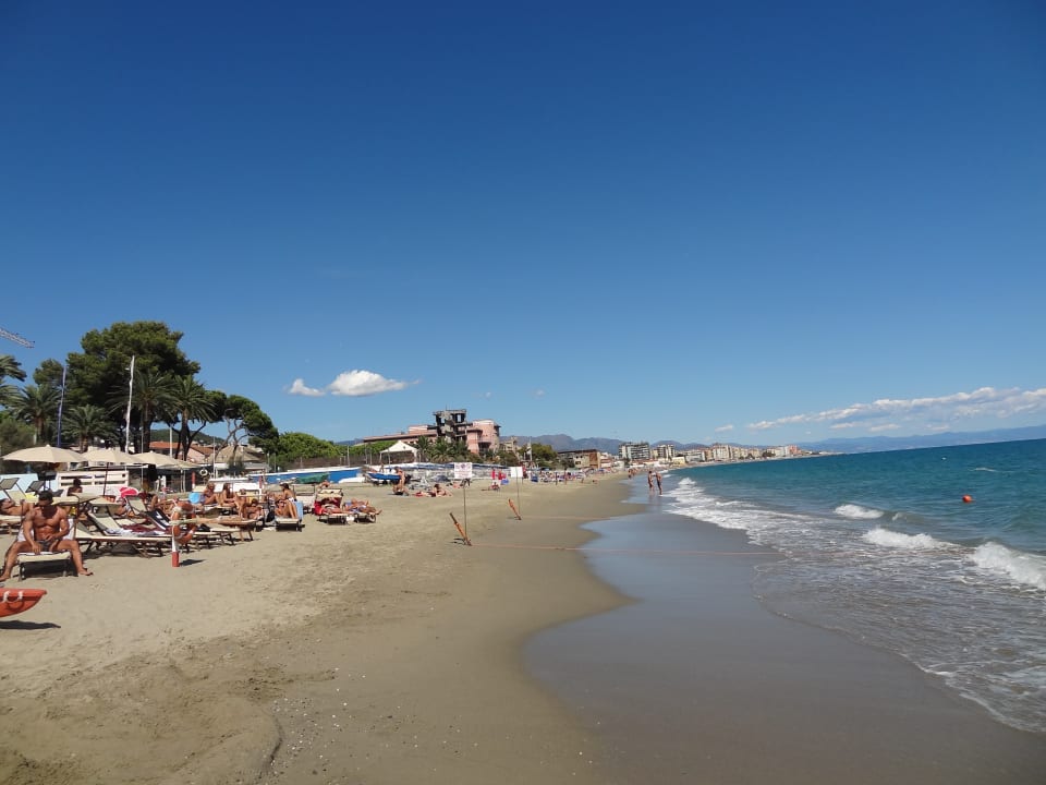 "Sandstrand mit Blick Rich..." Mare Hotel (Savona) • HolidayCheck ...